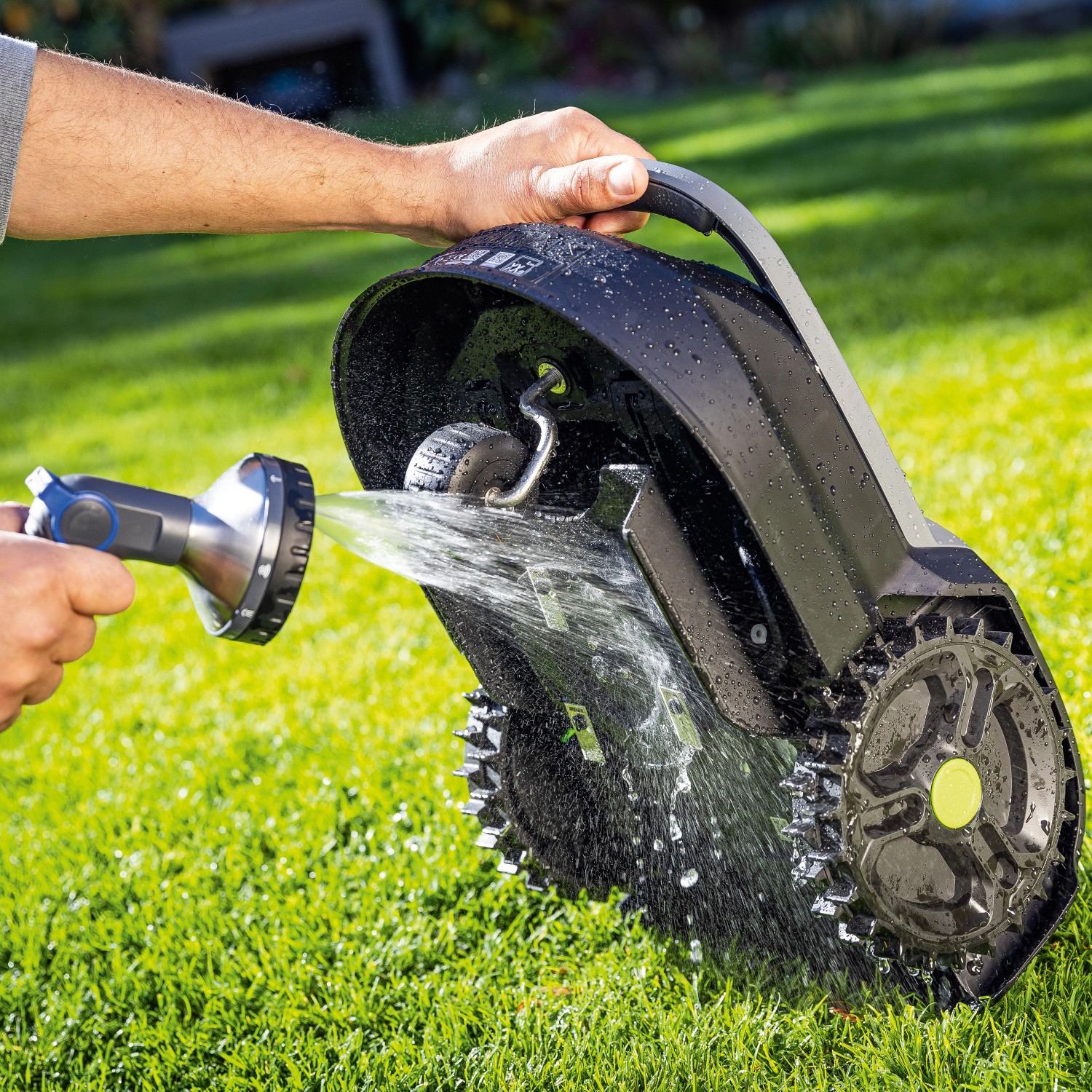 LUX-TOOLS A-RMR-300-24 robotfűnyíró 300 m2 vásárlása az OBI -nál