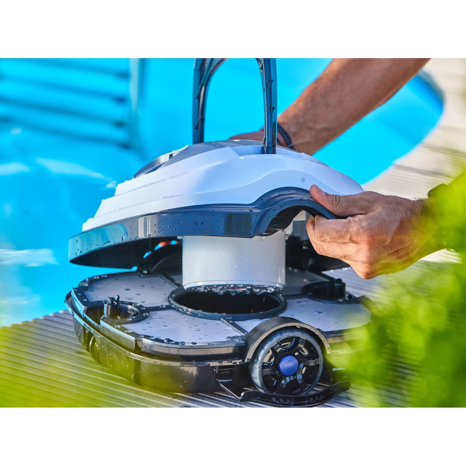 Orca 45 CL akkumulátoros medencetisztító robot a medencealjzathoz