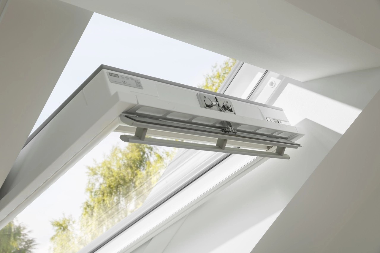 Velux GLU tetőtéri ablak felső kilinccsel 55 cm x 78 cm 3 rétegű ...
