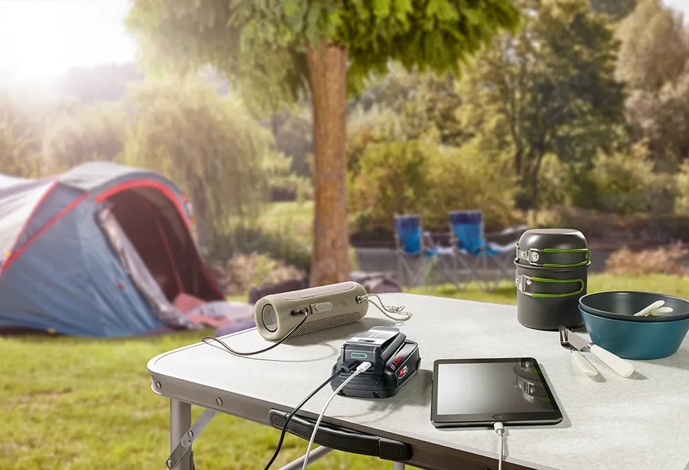 Bosch Universal USB-s akkumulátoros adapter-Powerbank Universal 18 V-45 ...